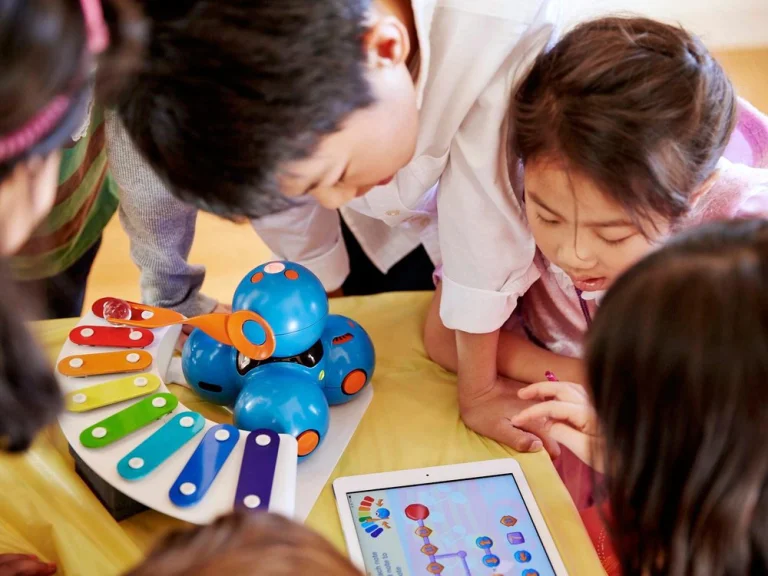 25 Amazing Technology Activities for Preschoolers - OhMyClassroom.com