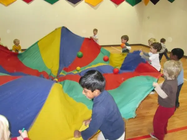 28 Amazing Parachute Games for Toddlers - OhMyClassroom.com