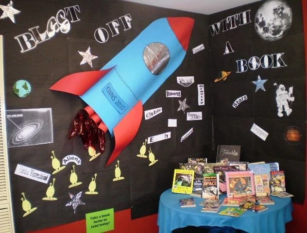 24 Inspiring Space Themed Bulletin Boards - OhMyClassroom.com